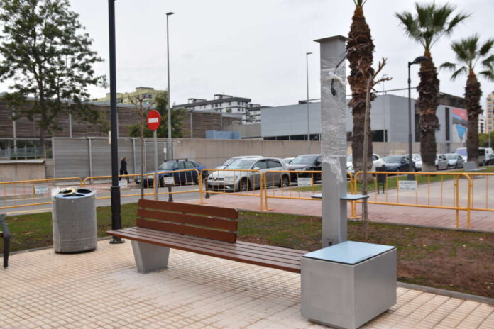 Castelló estrena el primer banco solar de recarga de móviles