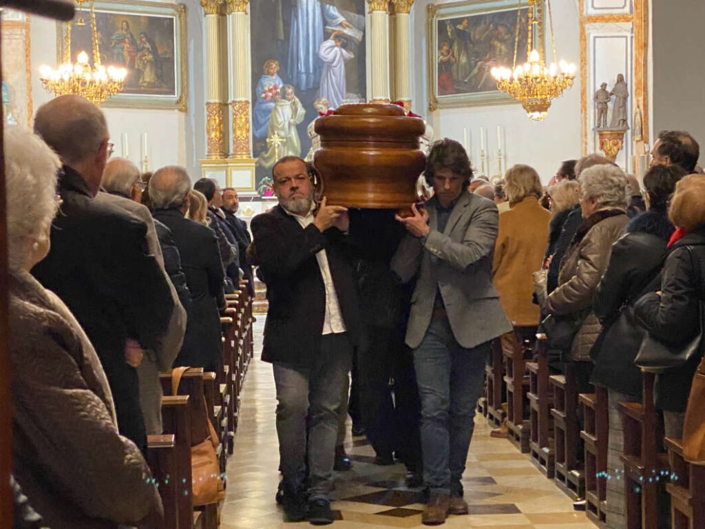 Cientos de personas despiden a Matías Jiménez