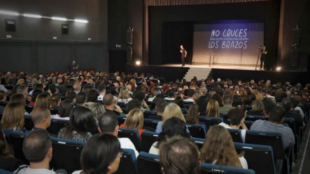 El humorista David Cepo llena el Teatro Mónaco de Onda