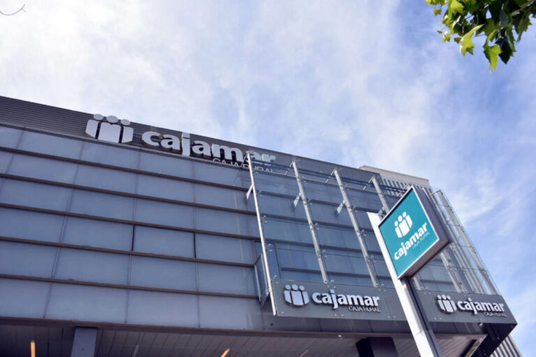Fitch Ratings pone el rating de Cajamar en inversión estable